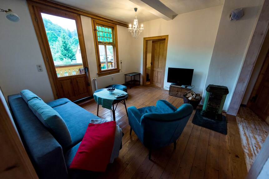 Landhaus Kunterbunt Dans La Forêt Et La Rivière Avec Du Poulet Et Des Moutons Dans La Forêt De Thuringe - Thuringe