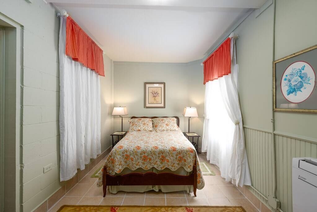 The Lodge Alley Inn in the heart of Charleston! Reviews, Deals & Photos ...