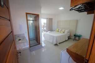 Camas com colchões de espuma com sistema de memória, frigobar