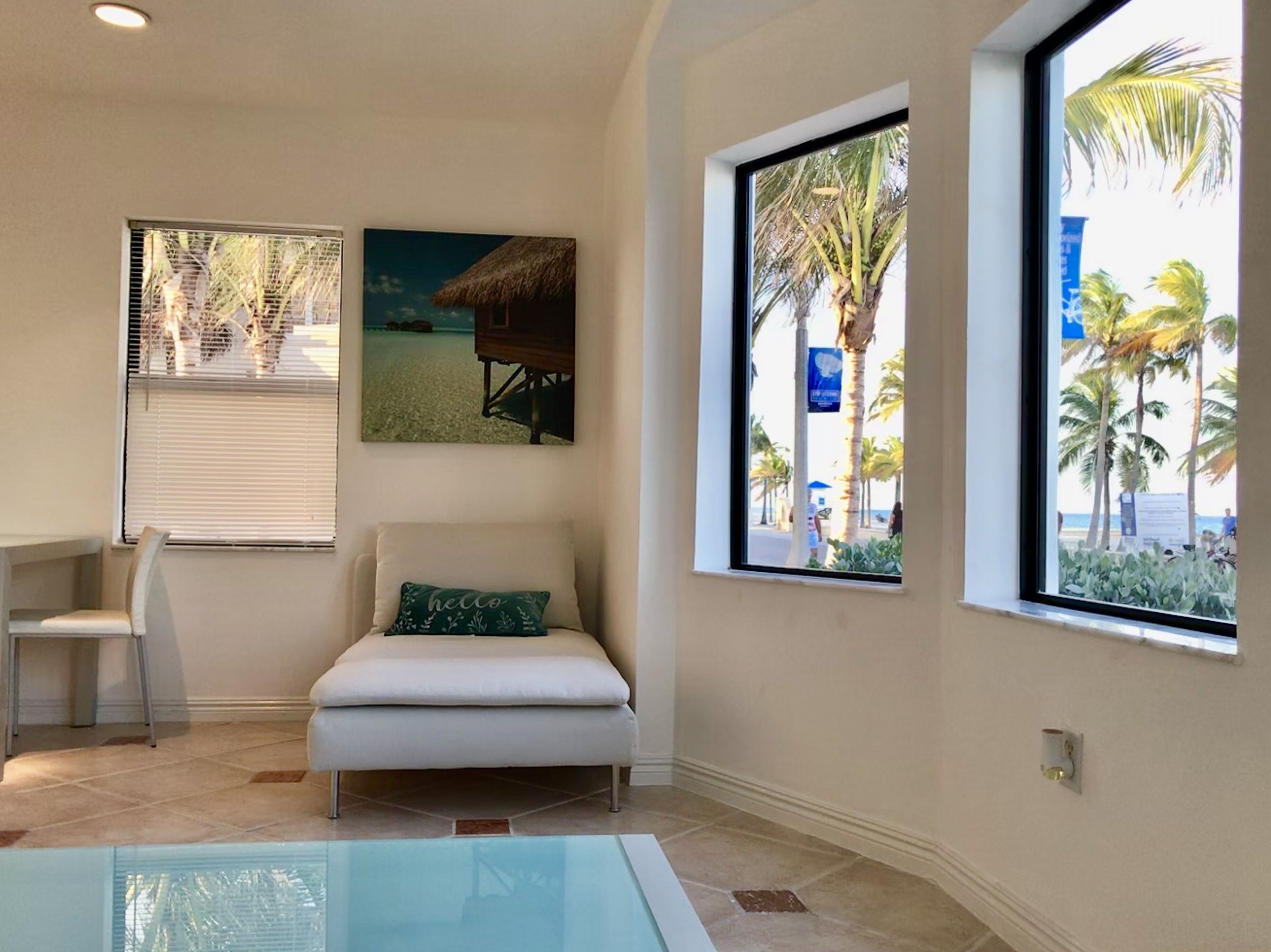 Beachfront Paradise W/ Oceanview - Hollywood, FL