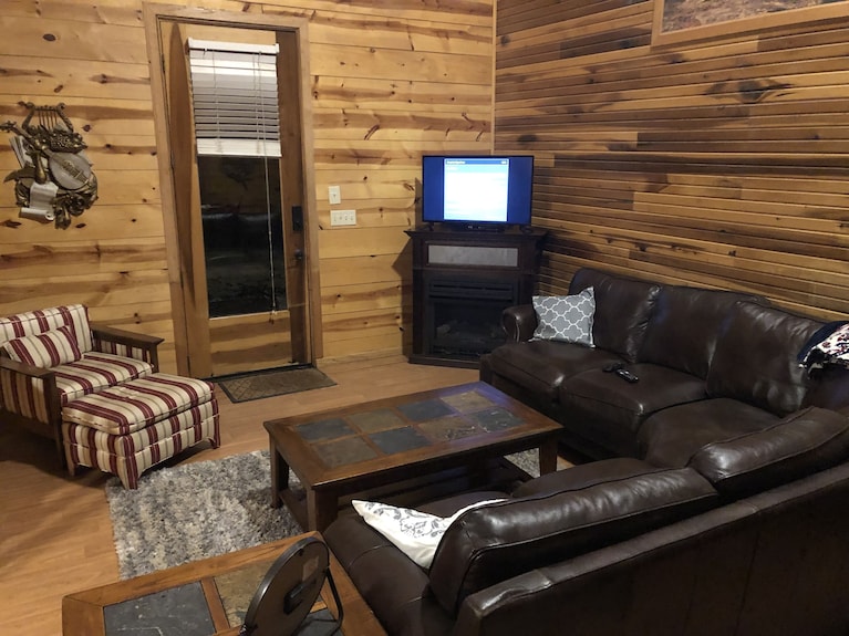 8 Bedroom Cabin In The Woods! Big Enough For The Whole Family. - Natural Bridge State Resort Park, Slade
