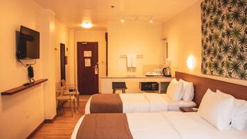 Quarto duplo | Cofres nos quartos, escrivaninha, ferros/tábuas de passar roupa