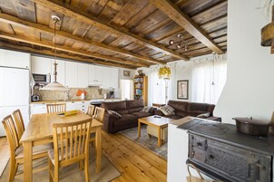 Cabana de Madeira Cidade, sauna (Bakery) | Cozinha privada | Um forno, uma placa de cozinha, uma máquina de lavar louça 