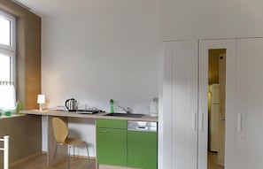 Estúdio (Blumenkontor) | Cozinha americana privada | Lava-louças, chaleira elétrica, talheres/pratos/utensílios de cozinha
