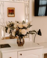 Quarto casal | Frigobar, cofres nos quartos, escrivaninha, quartos à prova de som