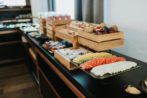 Pequeno-almoço tipo buffet diário (79 PLN por pessoa) 