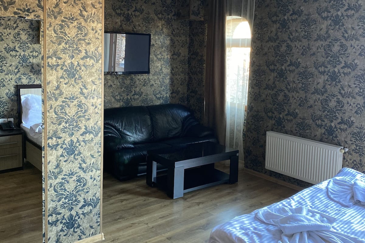 Quarto Duplo Deluxe, varanda, Vista para a cidade | Roupa de alta qualidade 