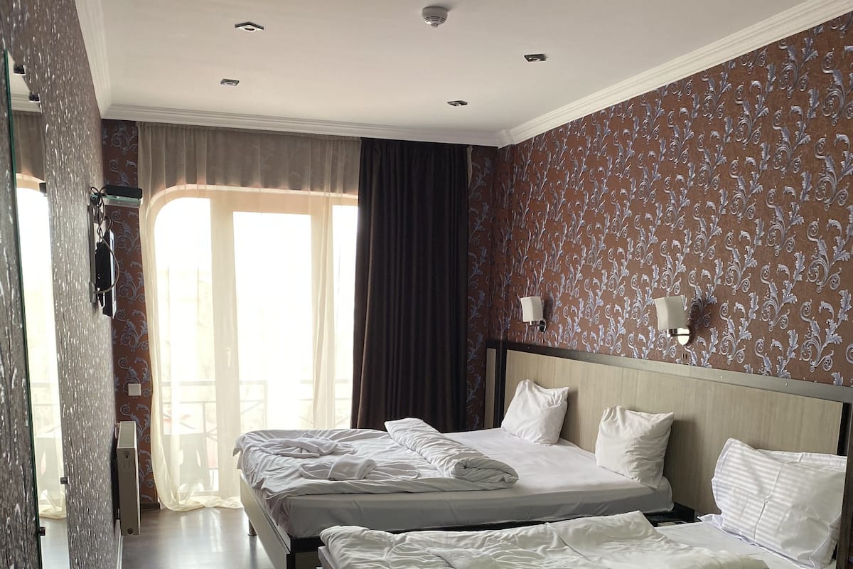 Quarto Triplo Comfort | Entrada do alojamento