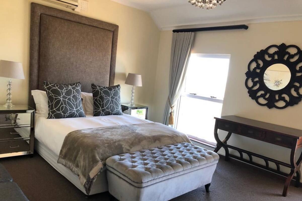Quarto Duplo de Luxo (Royal 1) | Cofre no quarto, secretária adequada para computadores portáteis