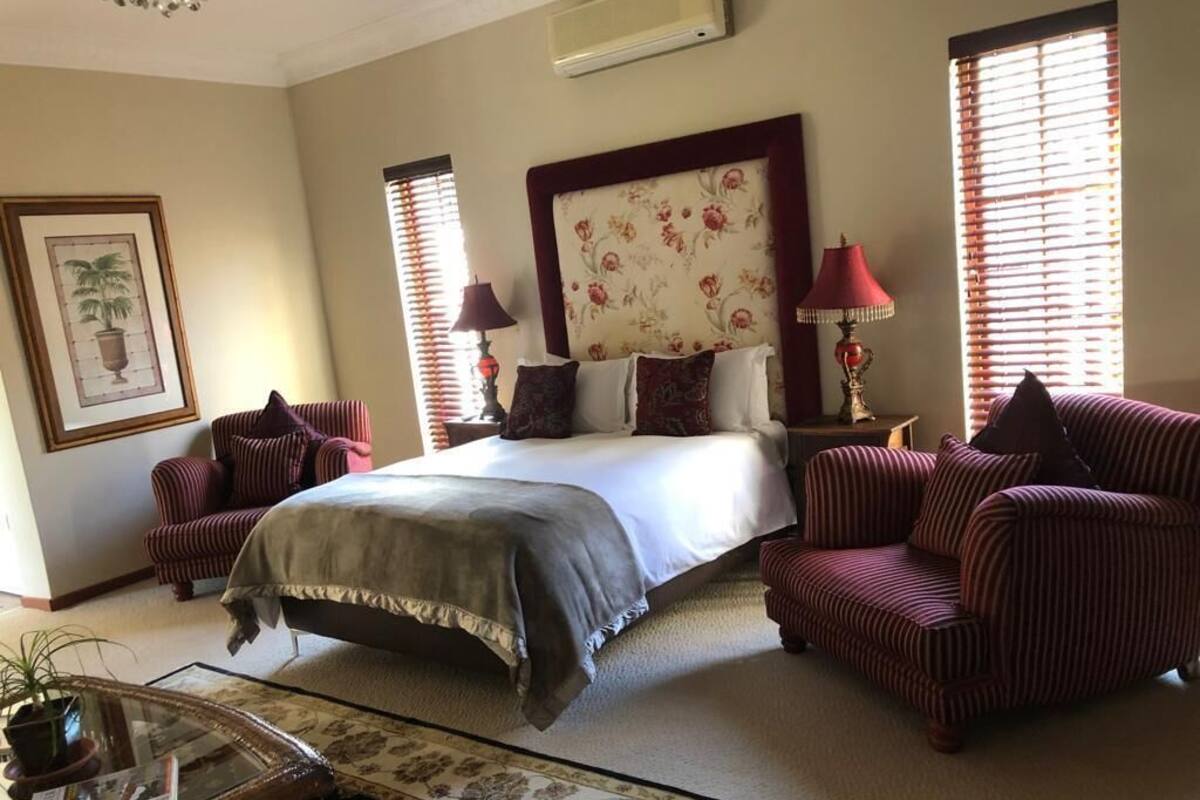 Quarto Duplo ou Twin de Luxo (Royal 4) | Cofre no quarto, secretária adequada para computadores portáteis