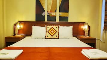 Private, 1 Double Bed, A/C, Private Bathroom | Ferro/tábua de engomar, Wi-fi, roupa de cama fornecida