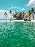 Na praia, praia de areia branca