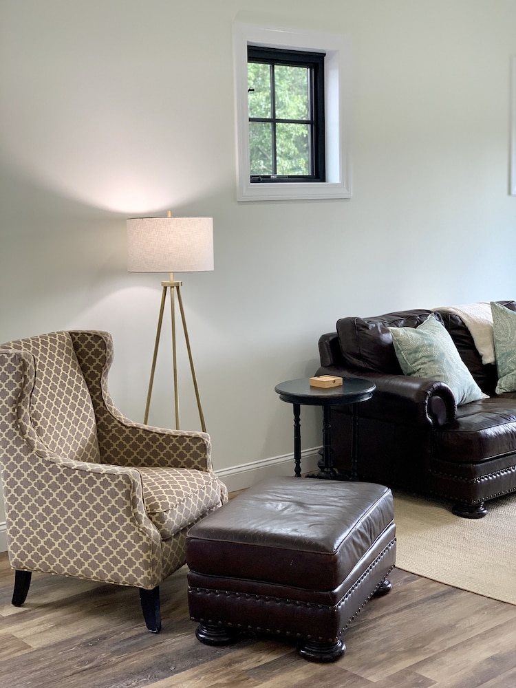 1 Br- 1ba - Sleeps 3 825 Sq Ft 146 S Broadway - Saratoga Springs, NY