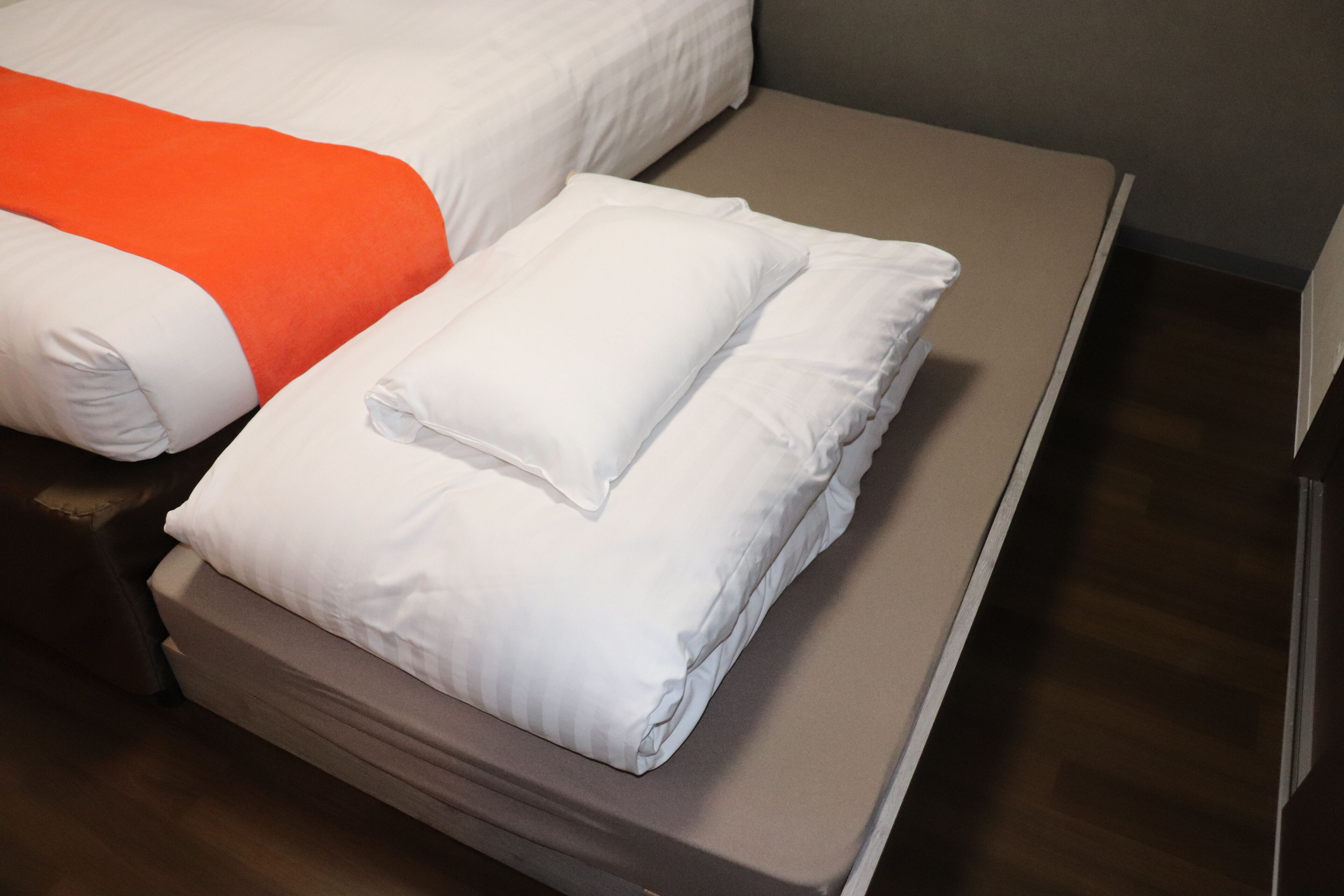 Apartamento básico, 1 quarto, para não fumantes, cozinha americana | Edredons de pluma, escrivaninha, cortinas blackout