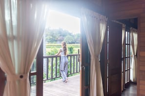 Villa Familiar | Com decoração personalizada, com mobília individualizada, secretária 