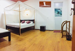 Quarto Deluxe, não fumadores, vista para o jardim | Entrada (vista interior)
