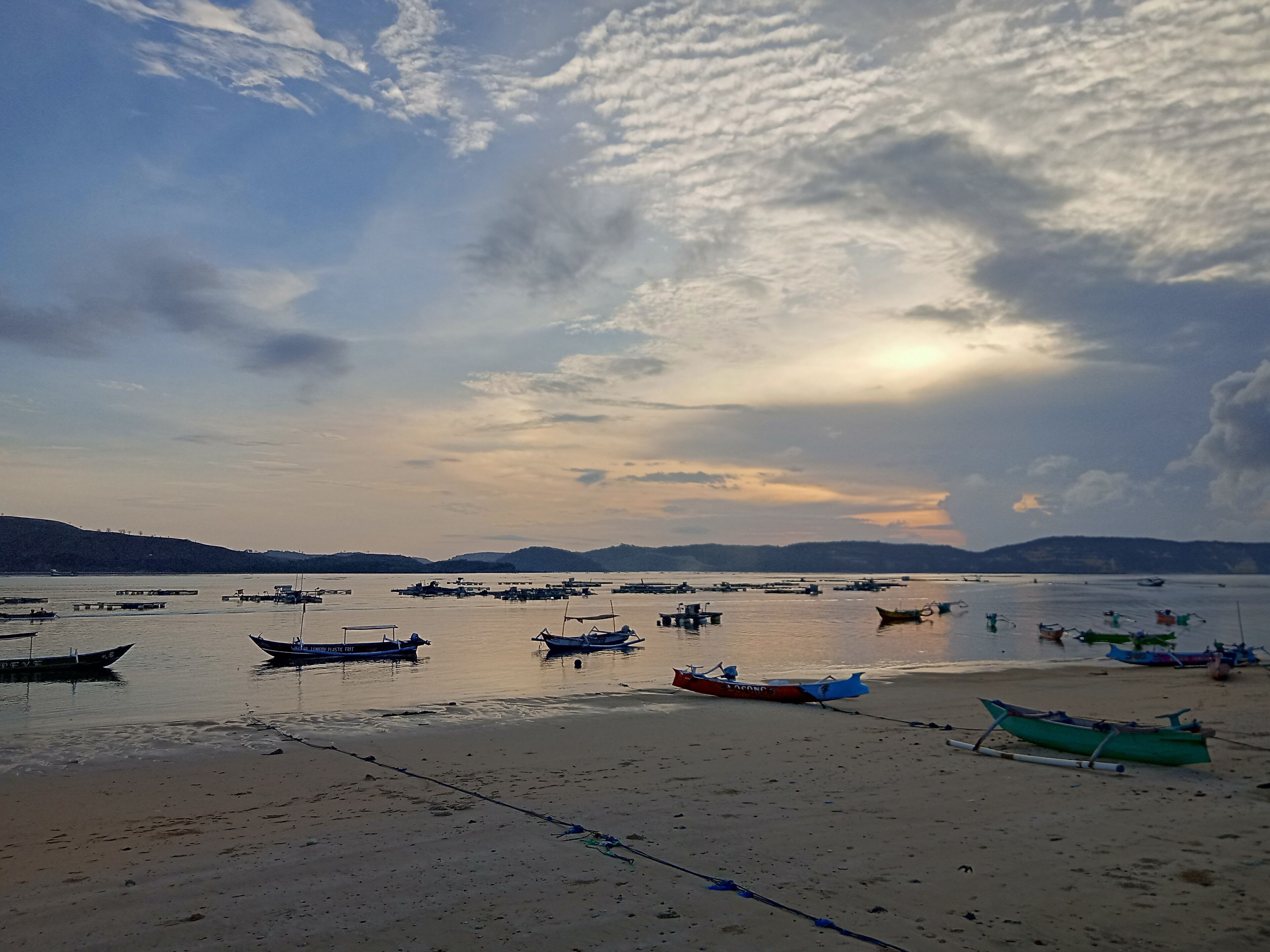 Na praia, areia branca 