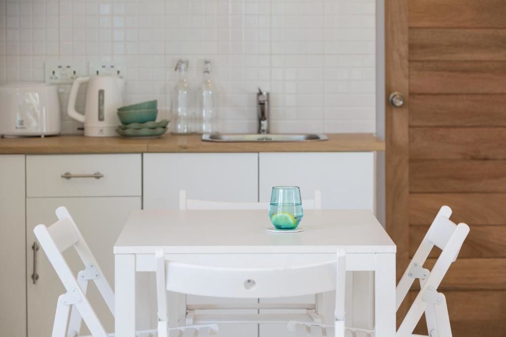 Sam-kah Karibu Beach House | Sala de estar | Smart TV 