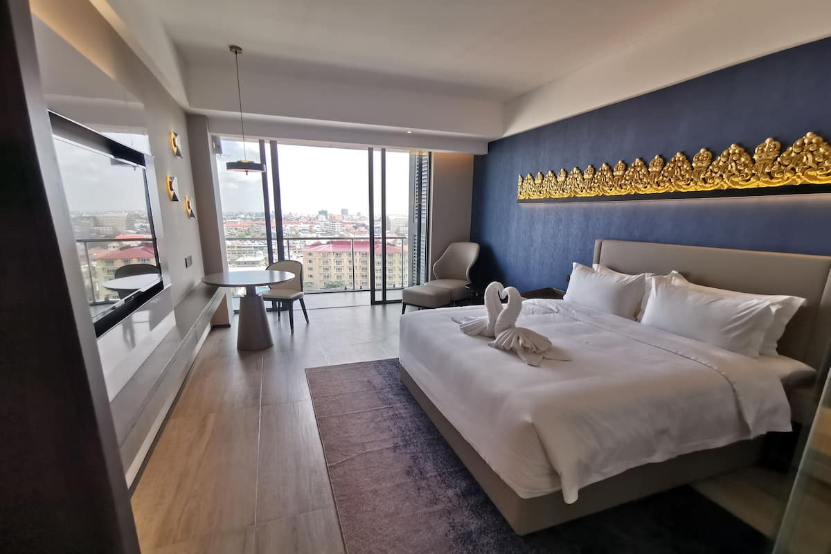 Quarto Duplo Económico | Cofre no quarto, secretária