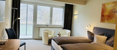 Quarto casal standard, banheiro privativo (direkter Moselblick) | Cortinas blackout, quartos à prova de som, berços grátis