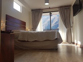 Quarto Duplo Panorâmico | 1 quarto, secretária, secretária adequada para computadores portáteis 