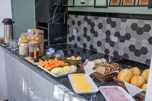 Pequeno-almoço tipo buffet diário incluído 