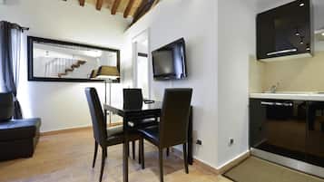 Apartamento (2 Bedrooms) | Cozinha privada | Geladeira, micro-ondas, fogão, cooktop