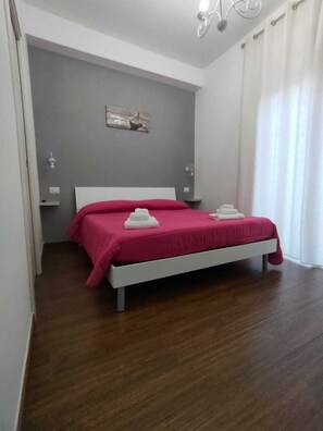 Quarto Duplo ou Twin Standard | Secretária, Wi-fi grátis, roupa de cama fornecida 