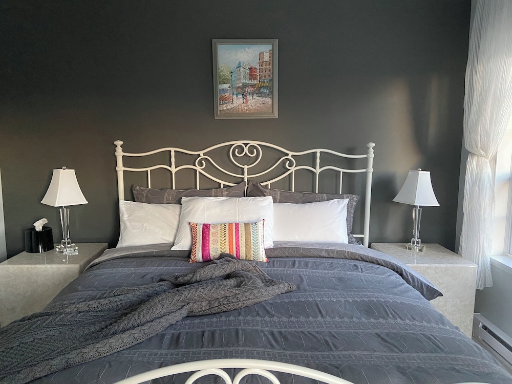 Ocean Oasis Stunning Suite Overlooking The Ocean + Local Breakfast Basket - Sooke