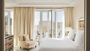 Four Seasons, Suíte, 1 cama King, terraço | Frigobar, cofres nos quartos, escrivaninha, cortinas blackout
