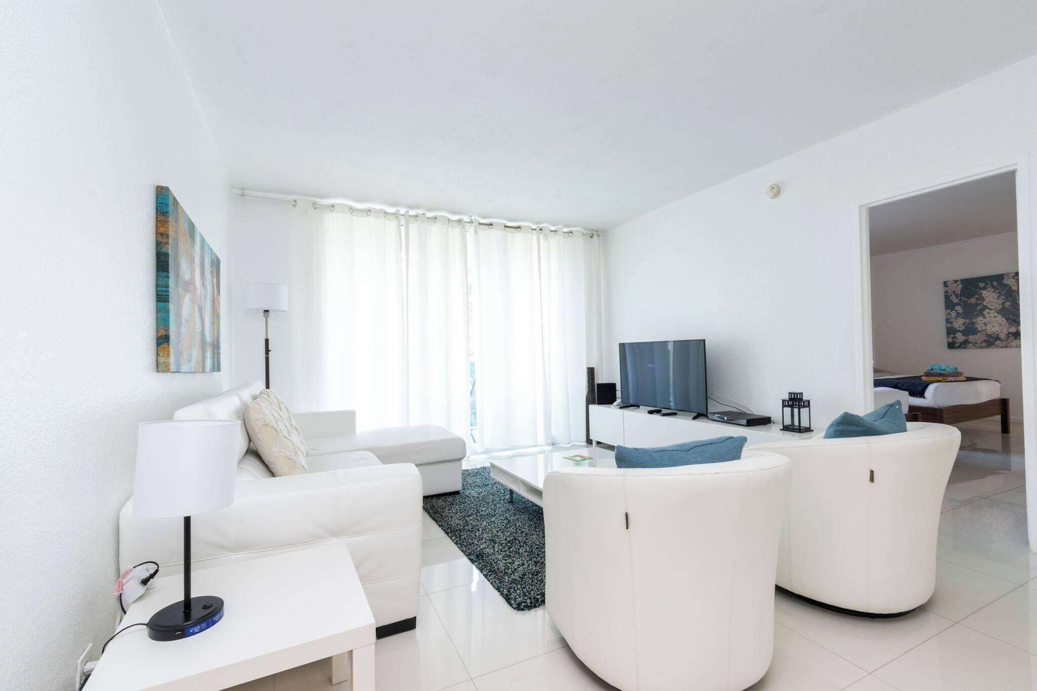 Hollywood Beach, 2 Bedrooms 2 Bathrooms, On The Beach - Pembroke Pines, FL