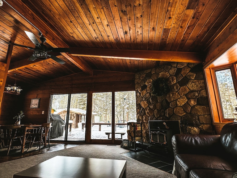 Riverside Bragg Creek Cabin In The Heart Of Town - Alberta