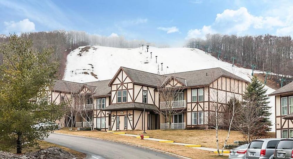 A Quick Shuttle Drive To Great Ski Hills At Boyne Mountain Lodge! - Míchigan
