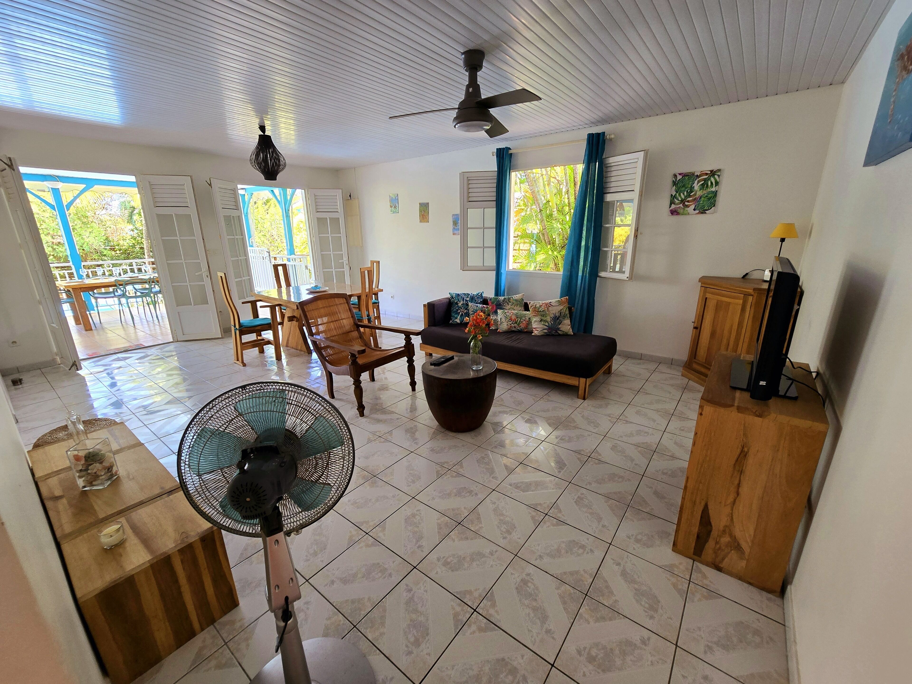 Piscine Au Sel 3 Chambres 2 Sdb , 400 M De La Mer Et  Du  Bourg - Martinique