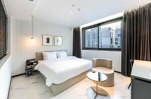 Quarto casal standard, vista para a cidade | Roupas de cama premium