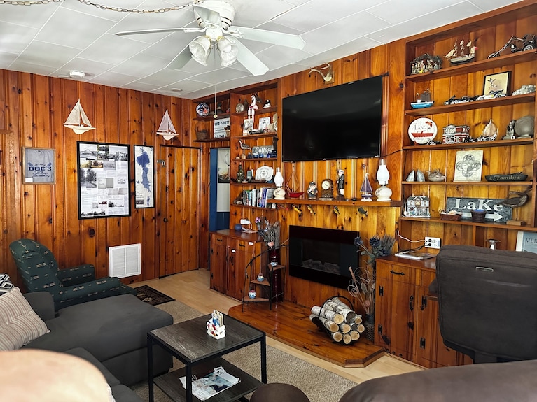 Doc's Lake House 1st Floor, 2 Bedroom Apartment - Middlebury, VT