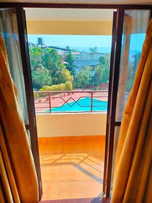 Quarto premium, vista para a piscina | Vista do quarto
