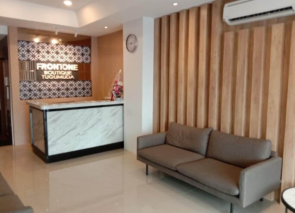 Front One Boutique Tugu Muda Semarang - Semarang
