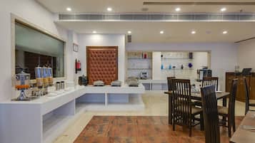 Café da manhã com buffet todos os dias (INR 250 por pessoa)