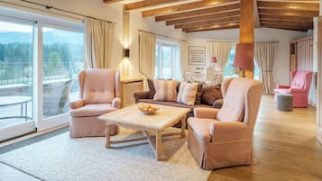 Suíte superluxo | Roupas de cama antialérgicas, edredons de pluma, cofres nos quartos