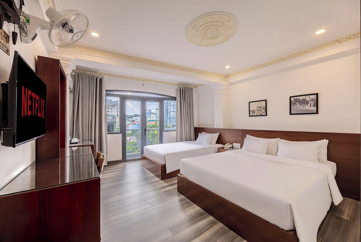 Quarto Familiar | Minibar, cofre no quarto, cortinas/cortinados opacos 