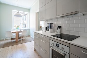 Estúdio | Cozinha privada | Um frigorífico, um forno, uma placa de cozinha 