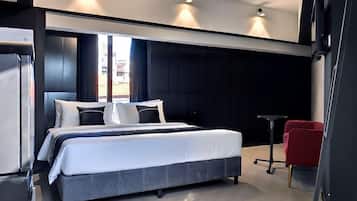 Quarto (Cyan Corner) | Frigobar, cofres nos quartos, escrivaninha