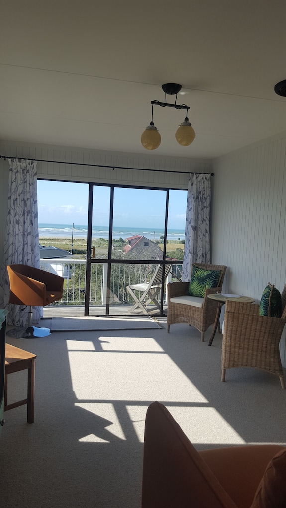 Our Riverton Retreat With Amazing Sea Views Is The Perfect Getaway ! - South Island