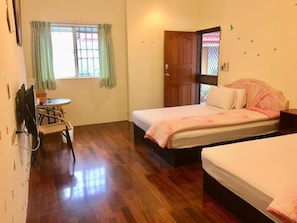 Quarto quádruplo luxo | Cortinas blackout, Wi-Fi de cortesia, roupa de cama