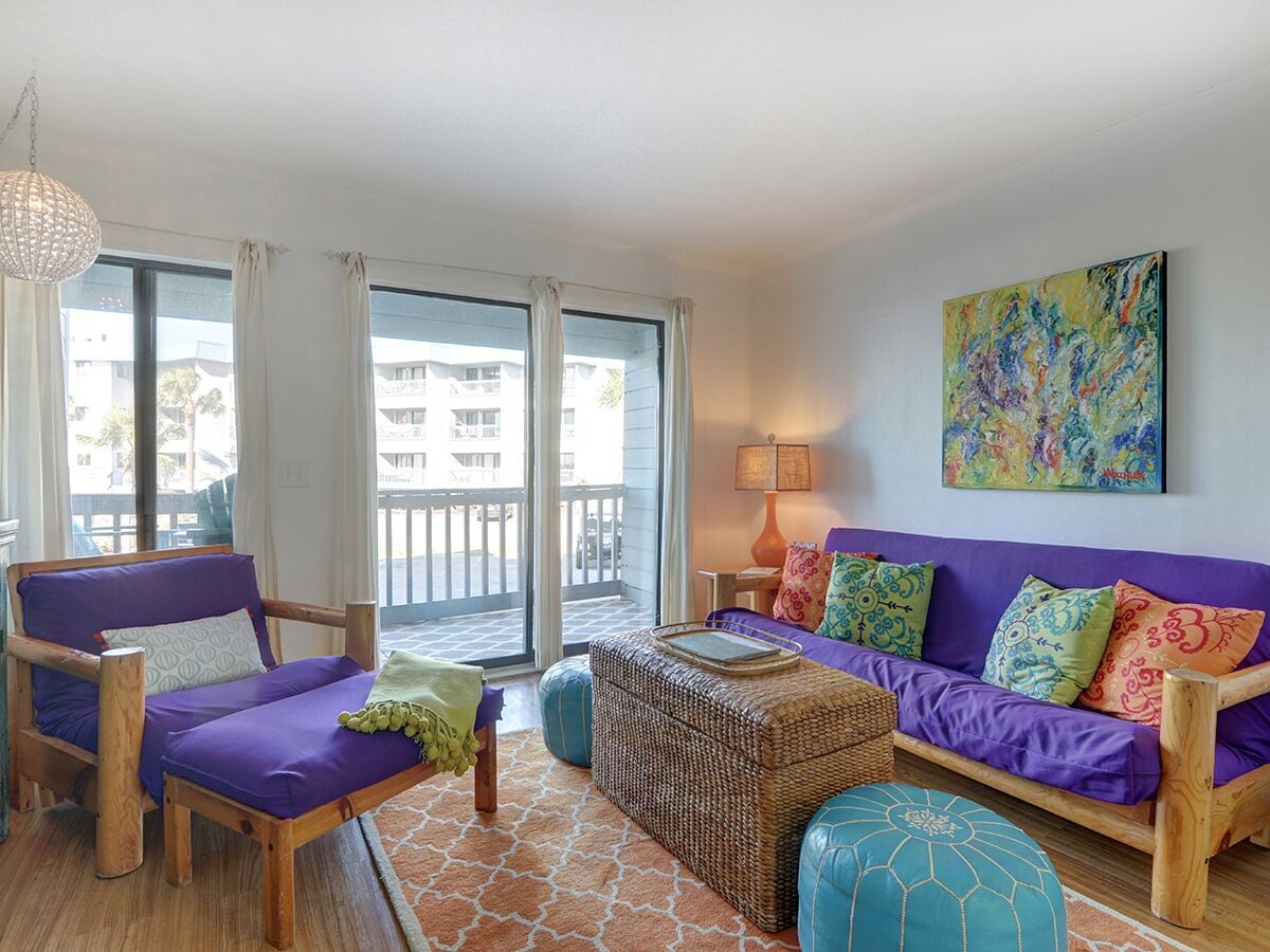 Beachside Condo With Great Location - Tybee Island, GA