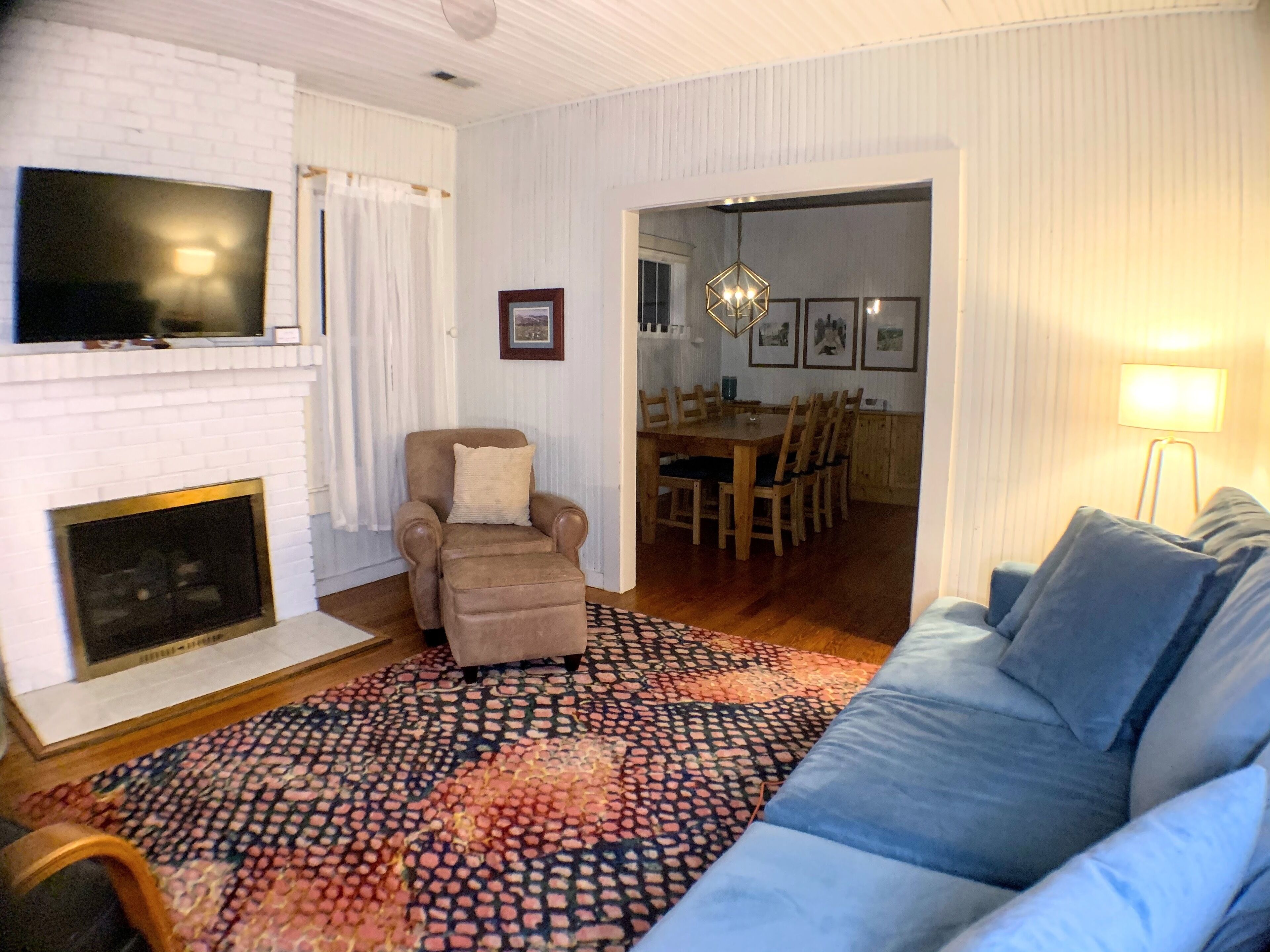 Two Level Home Steps To Downtown, Music Center, Lumberyard District, Greenway. - Brevard, NC