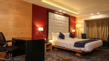 Roupa de alta qualidade, minibar, cofre no quarto