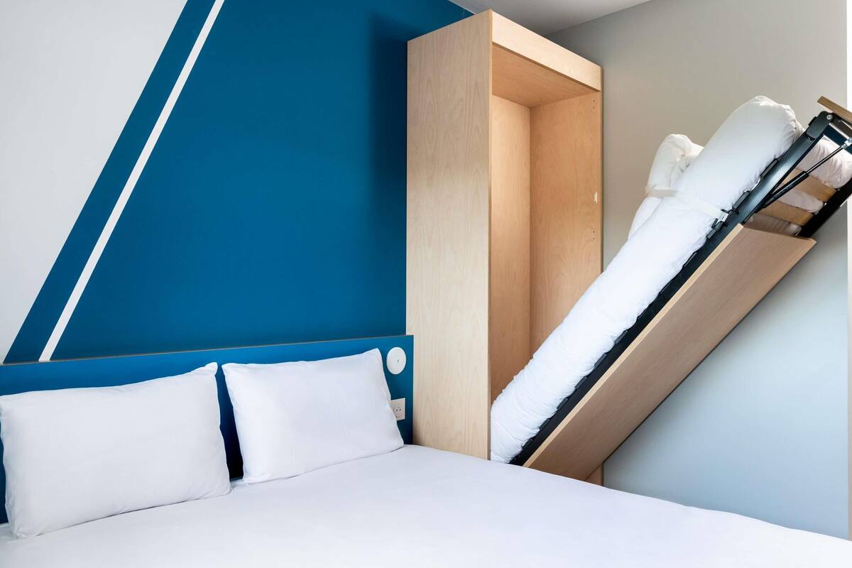 Quarto casal, várias camas | Quartos à prova de som, Wi-Fi de cortesia, roupa de cama