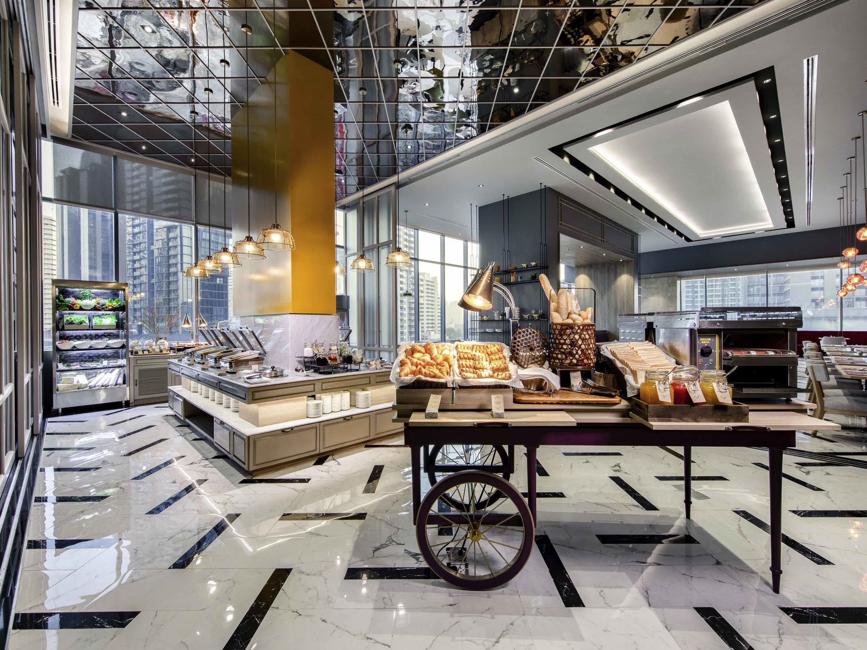 Pequeno-almoço tipo buffet diário (494 THB por pessoa) 